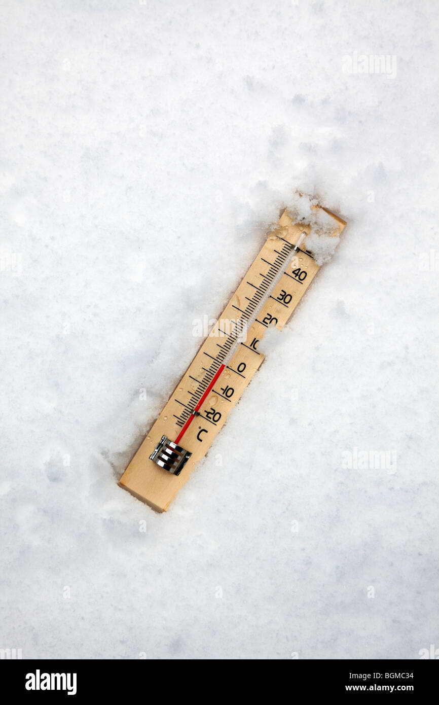 Zero degrees hi-res stock photography and images - Alamy