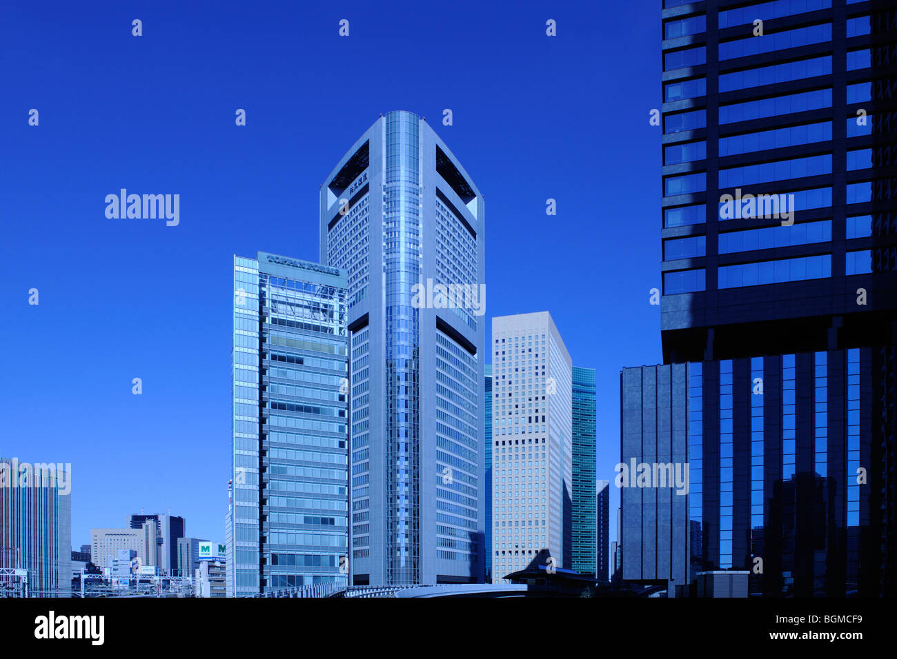 Modern buildings in Shiodome, Tokyo. Yurikamome, Shiodome Sio-site ...