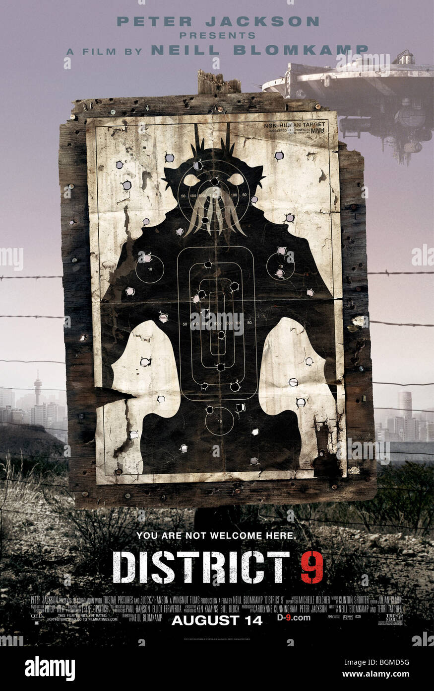 District 9 poster hi-res stock photography and images - Alamy