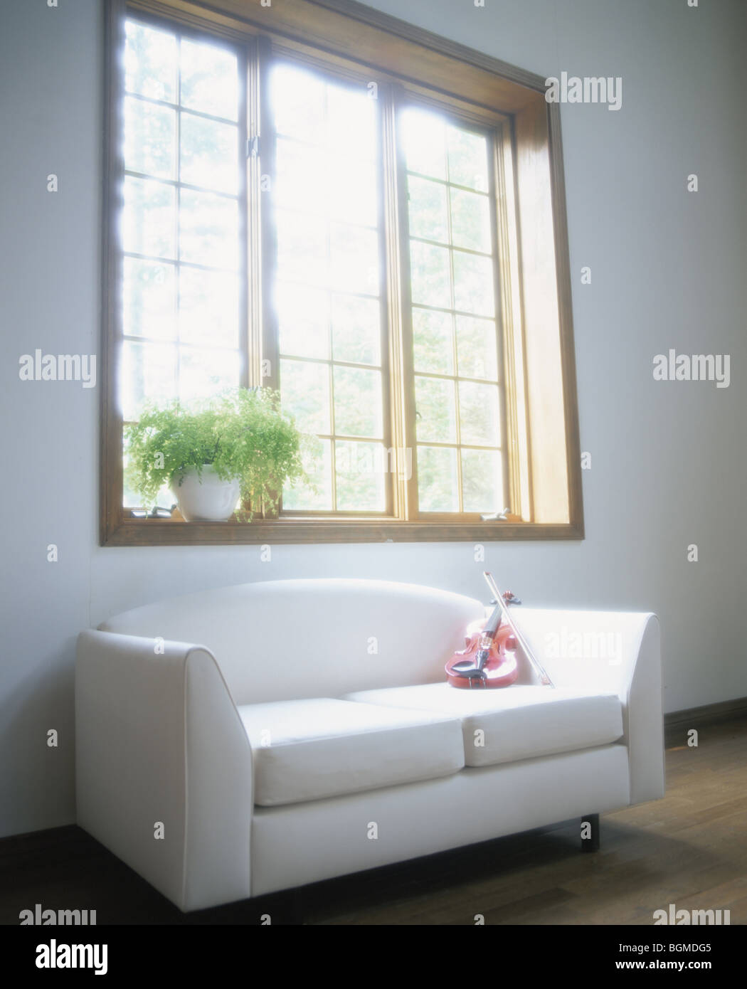 Sofa by window hi-res stock photography and images - Alamy