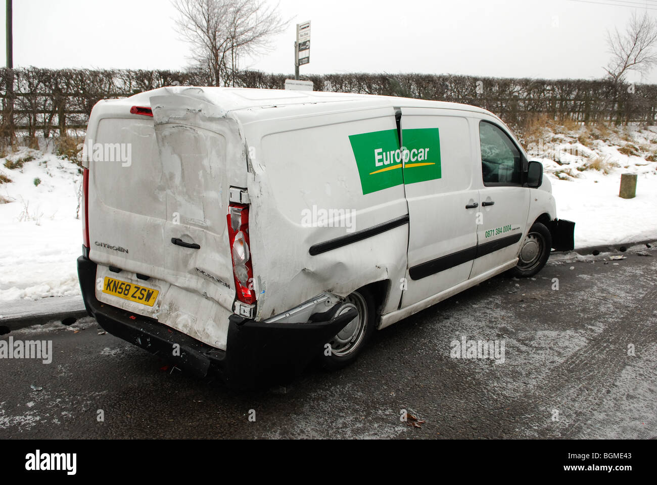 Citroen White Van Crash Damage Stock Photo - Alamy
