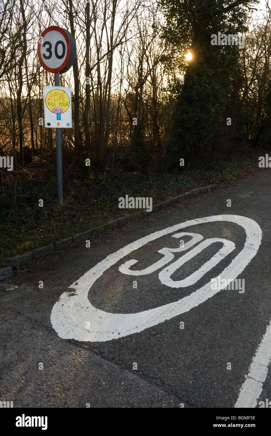 30 mph speed limit speed hi-res stock photography and images - Alamy