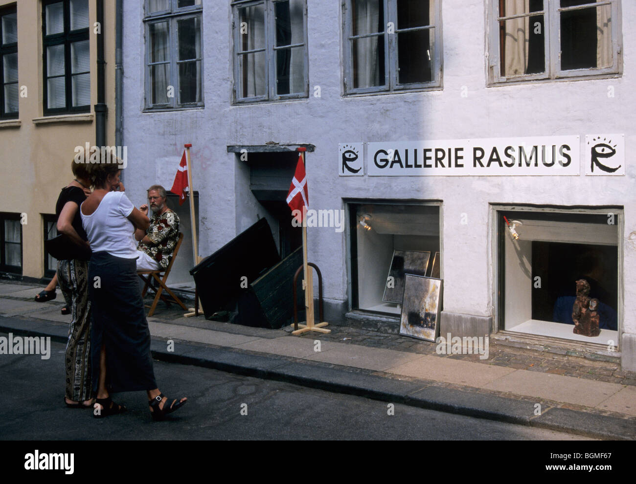 people outside Gallerie Rasmus, an art gallery in Hauser Plads ...
