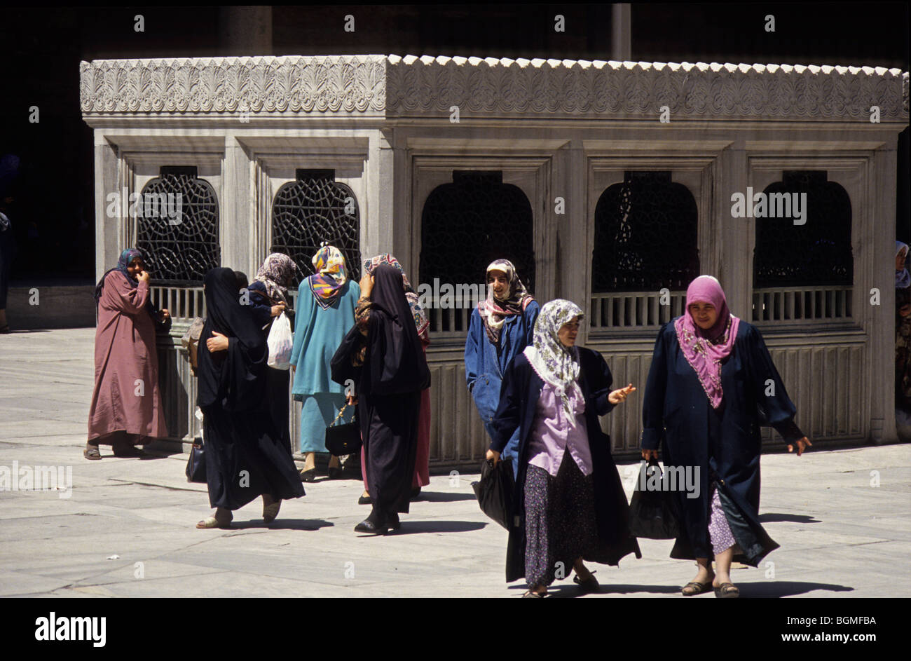 Istanbul muslim head scarf islam hi-res stock photography and images ...