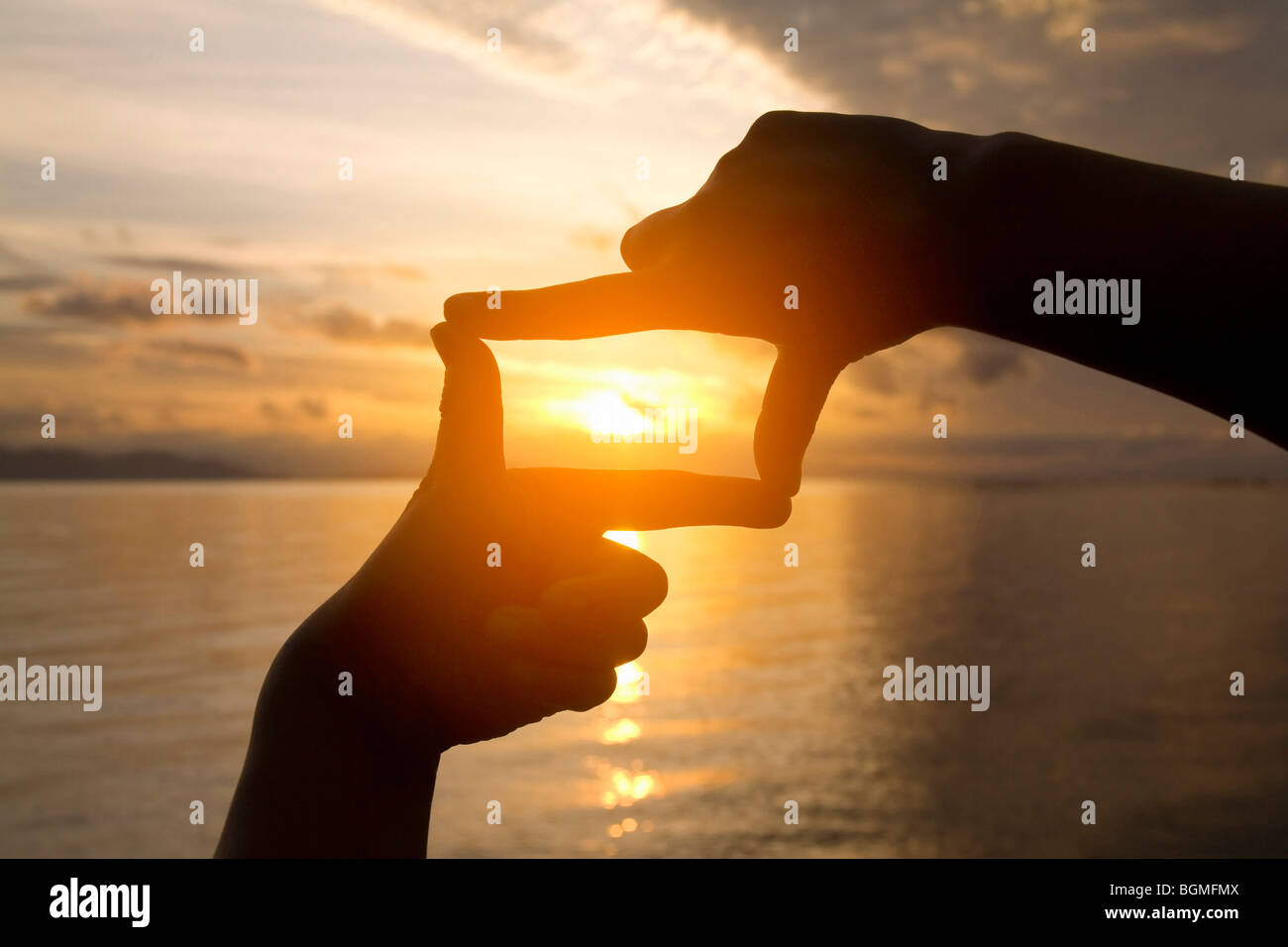 Framing fingers nature hi-res stock photography and images - Alamy