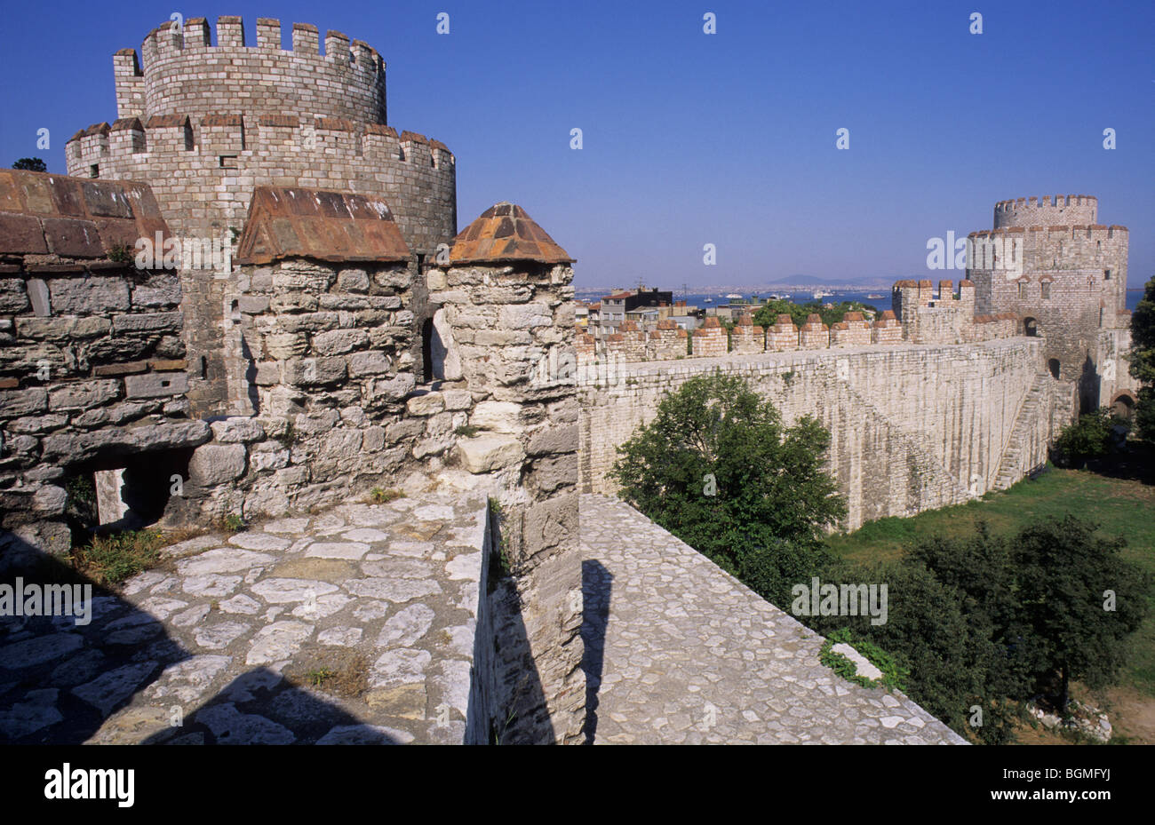 Walls of Yedikule Fort Istanbul Stock Photo - Alamy