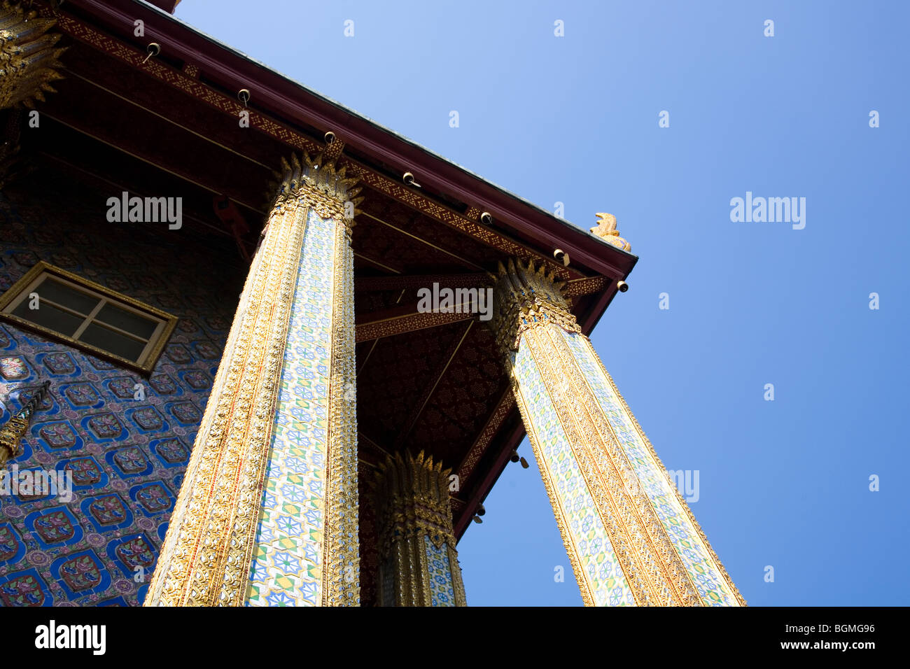 Wat Phra Kaew architecture detail of Prasat Phra Thep Bidom Royal ...