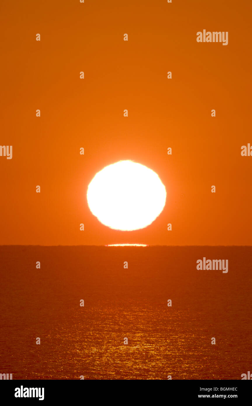 Glowing horizon hi-res stock photography and images - Alamy