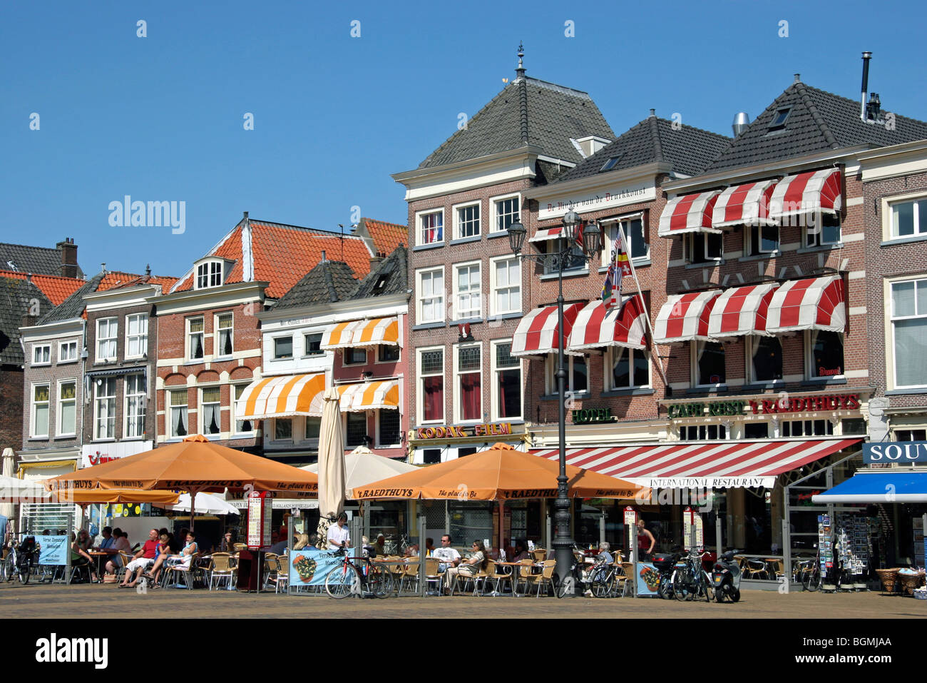 Pavement café with tourists on market square, Delft, the Netherlands ...