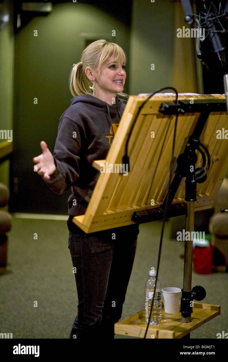 Chris miller anna faris voice of sam sparks hi-res stock photography ...