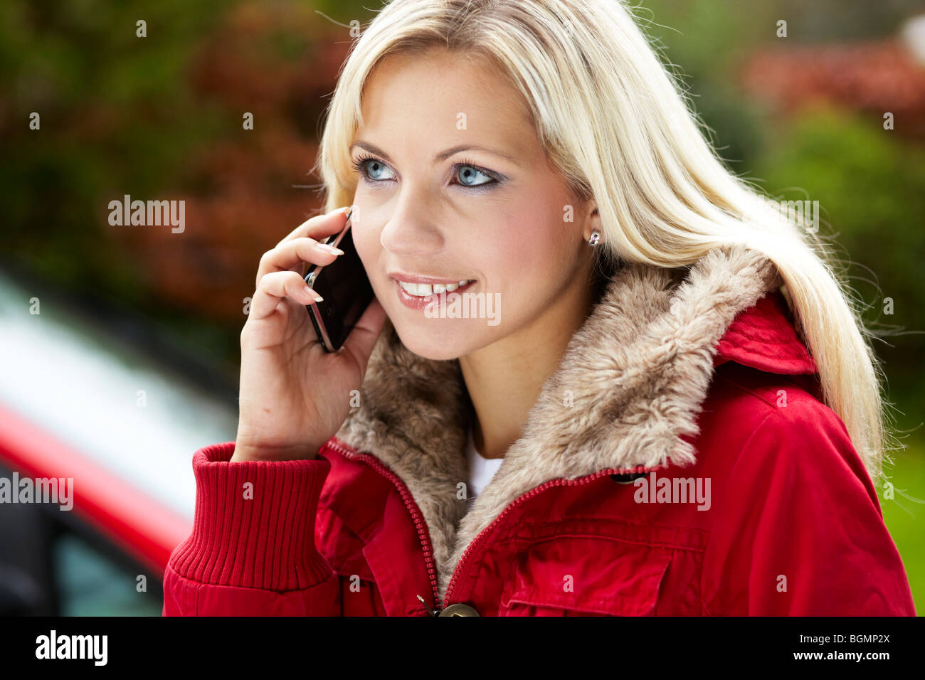 Pretty teenager iphone hi-res stock photography and images - Alamy