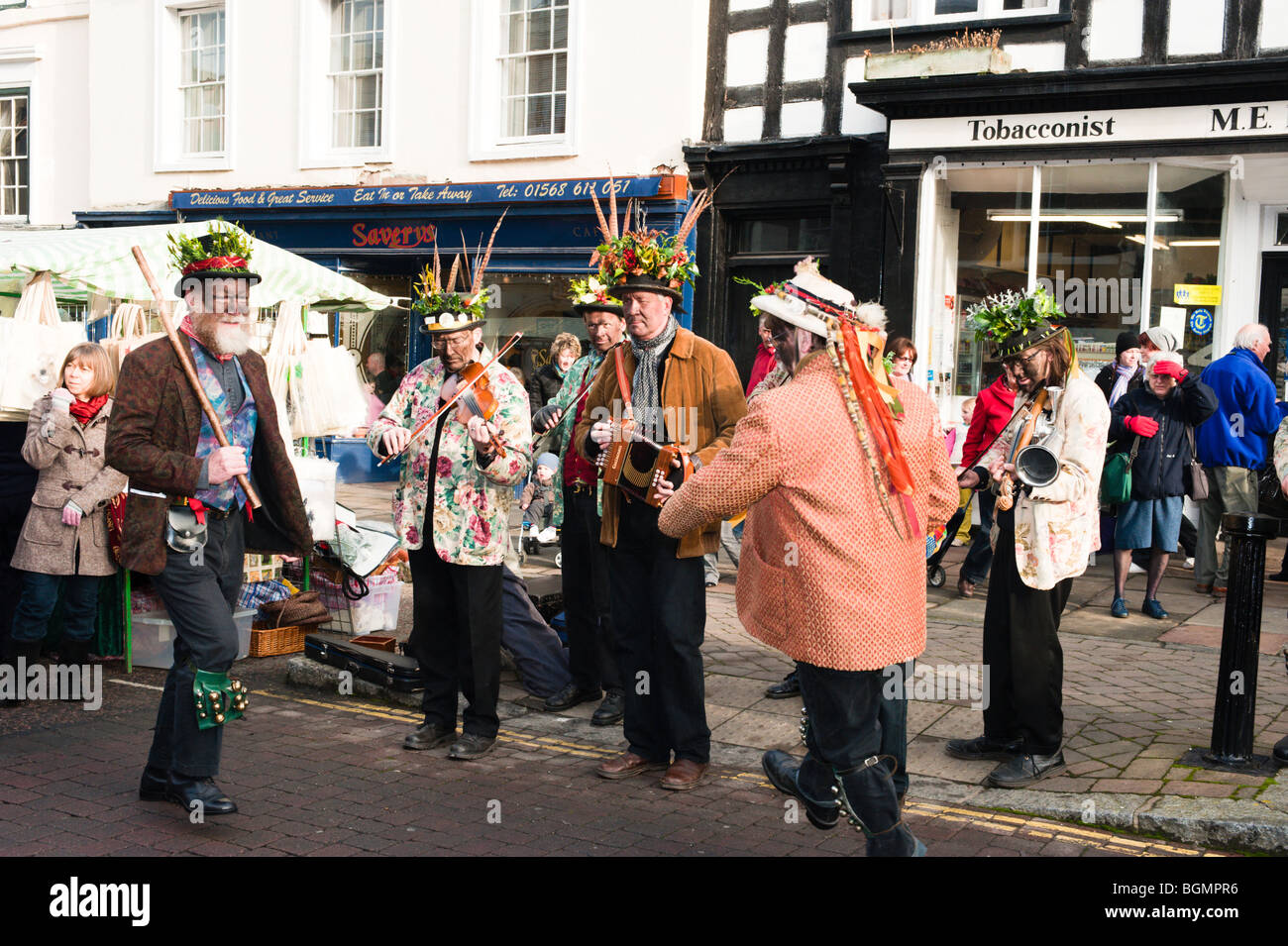 Street performers at the Leominster Victorian Market Stock Photo - Alamy