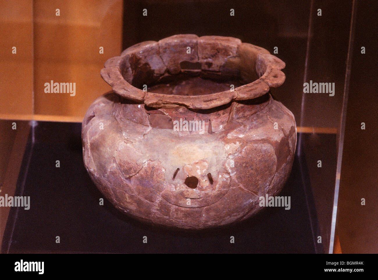 Mississippian indian pottery hi-res stock photography and images - Alamy