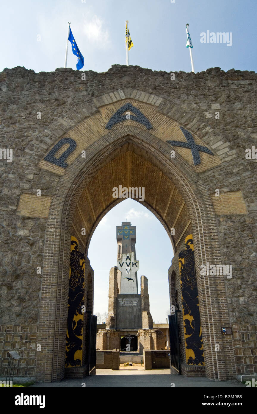 First World War One Gate of Peace and the IJzertoren / Yser Tower, WW1 ...