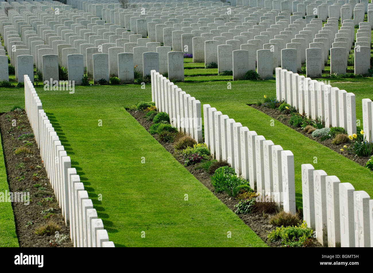 White graves of fallen WWI soldiers at the First World War One Tyne Cot ...