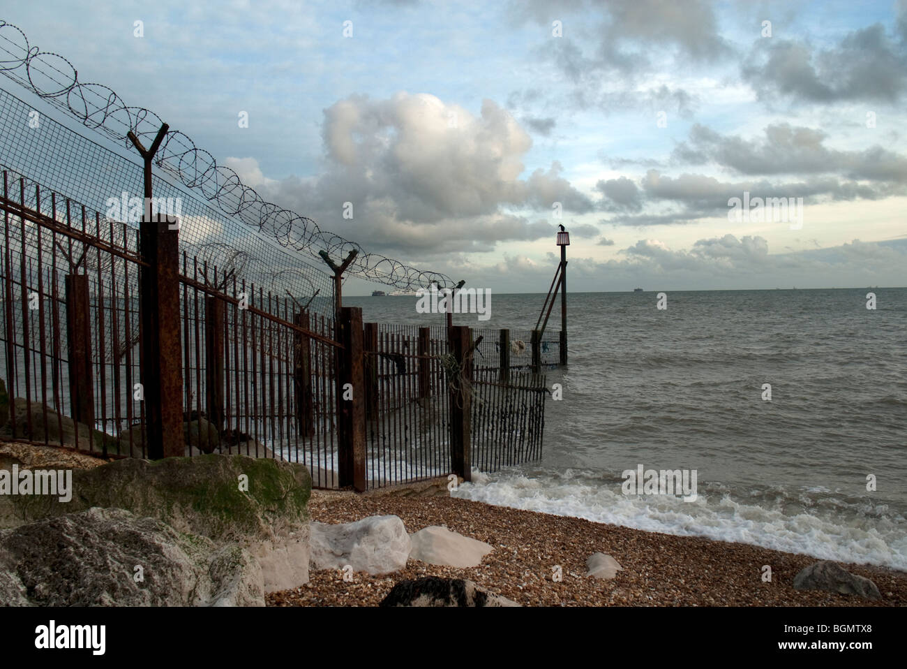 Uk military base fence hi-res stock photography and images - Alamy