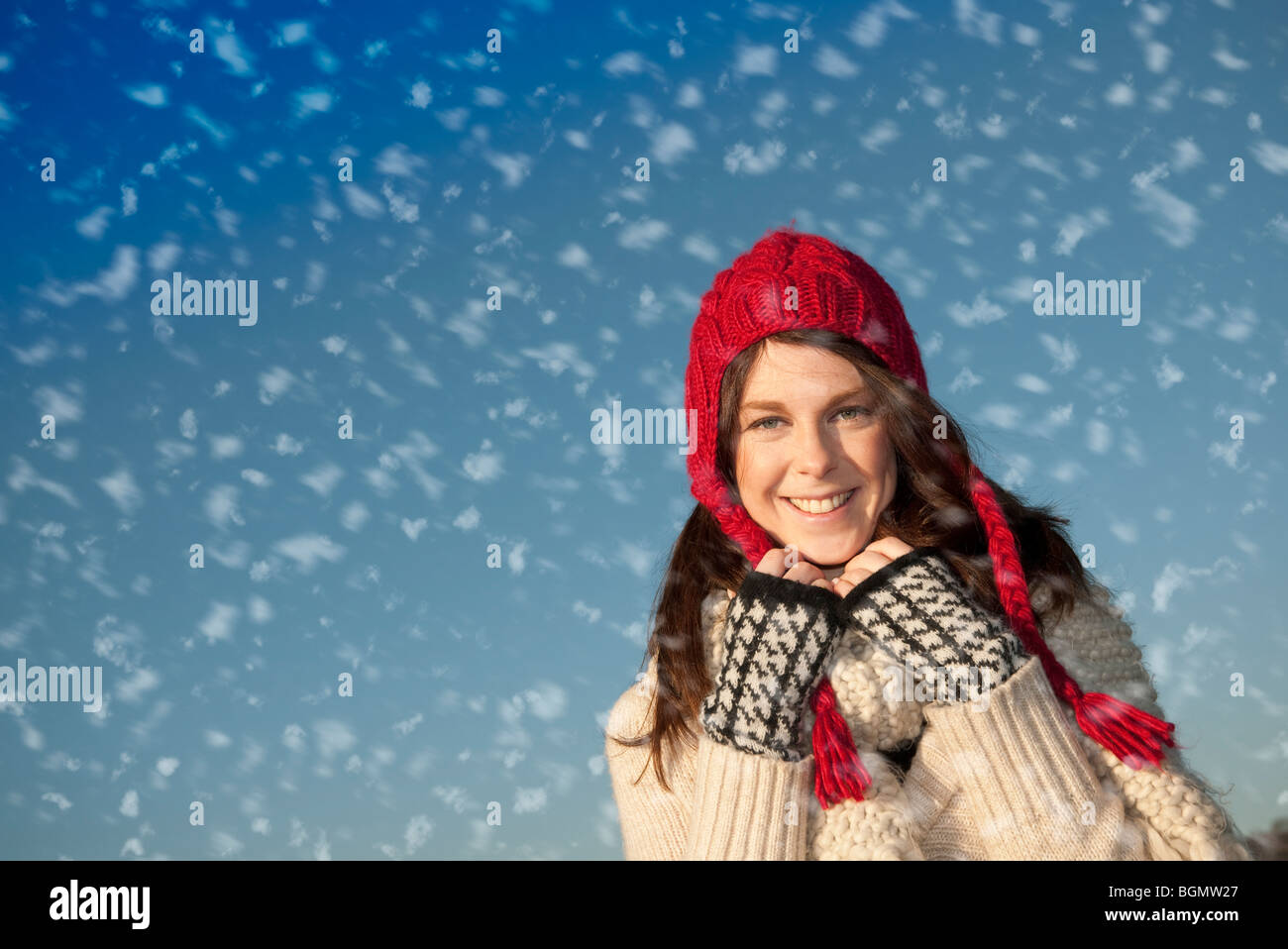 Wearing coat gloves hat hi-res stock photography and images - Alamy