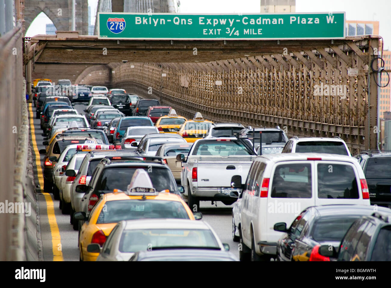 Traffic jam on brooklyn bridge hi-res stock photography and images - Alamy