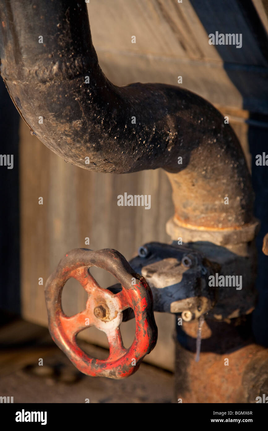 Red valve hi-res stock photography and images - Alamy
