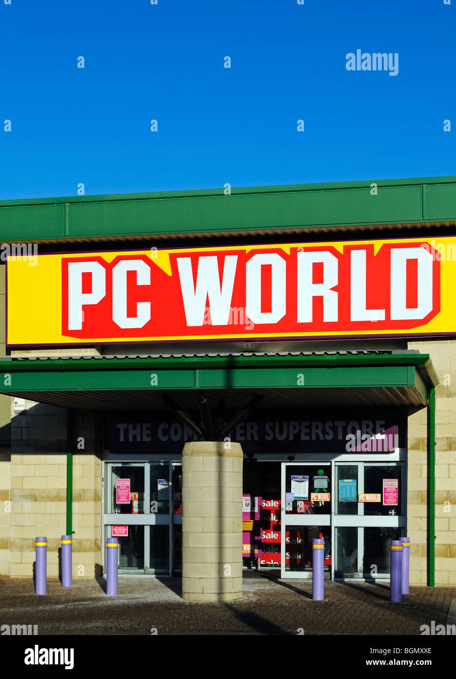 Computer store uk hi-res stock photography and images - Alamy