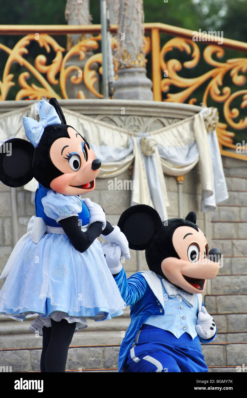 Disney character characters hi-res stock photography and images - Alamy