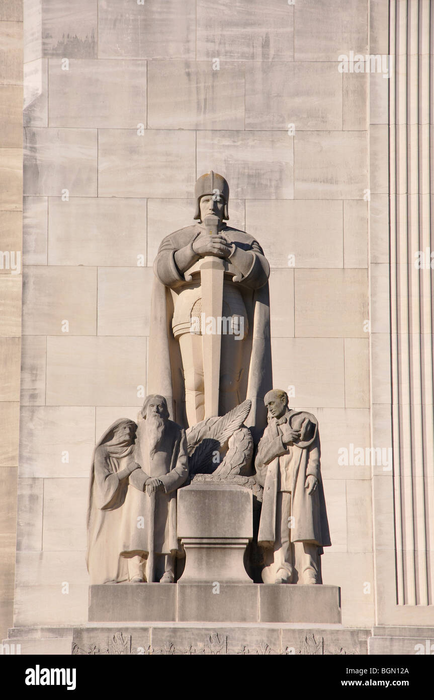 The Patriots statue at Louisiana State Capitol building, Baton Rouge ...