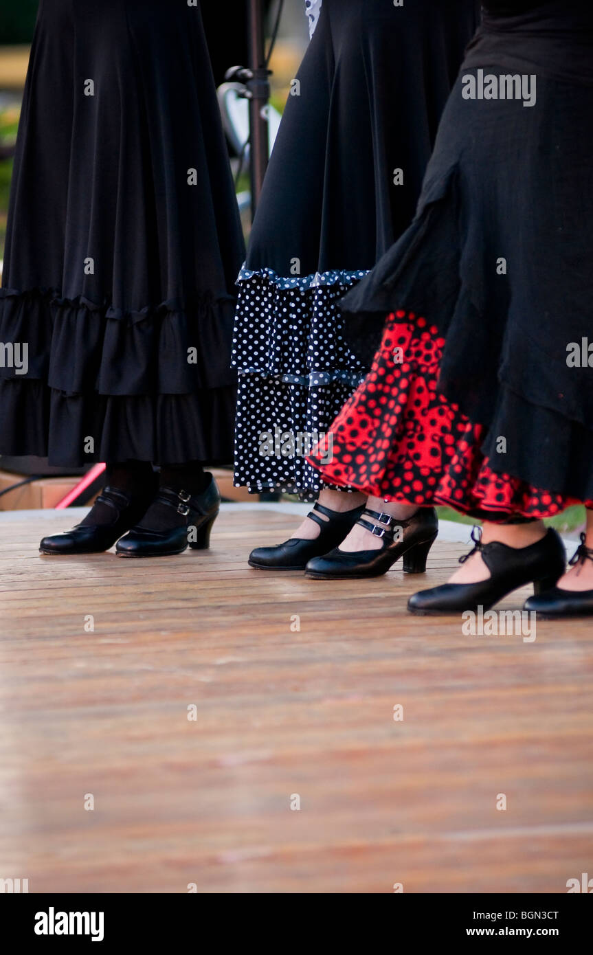 Flamenco dancing on stage hi-res stock photography and images - Alamy