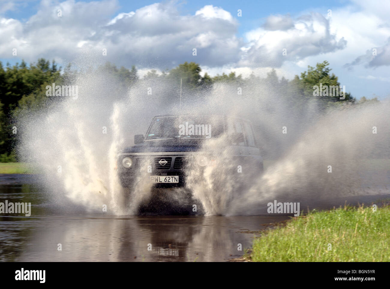 Nissan Patrol water splash Stock Photo - Alamy