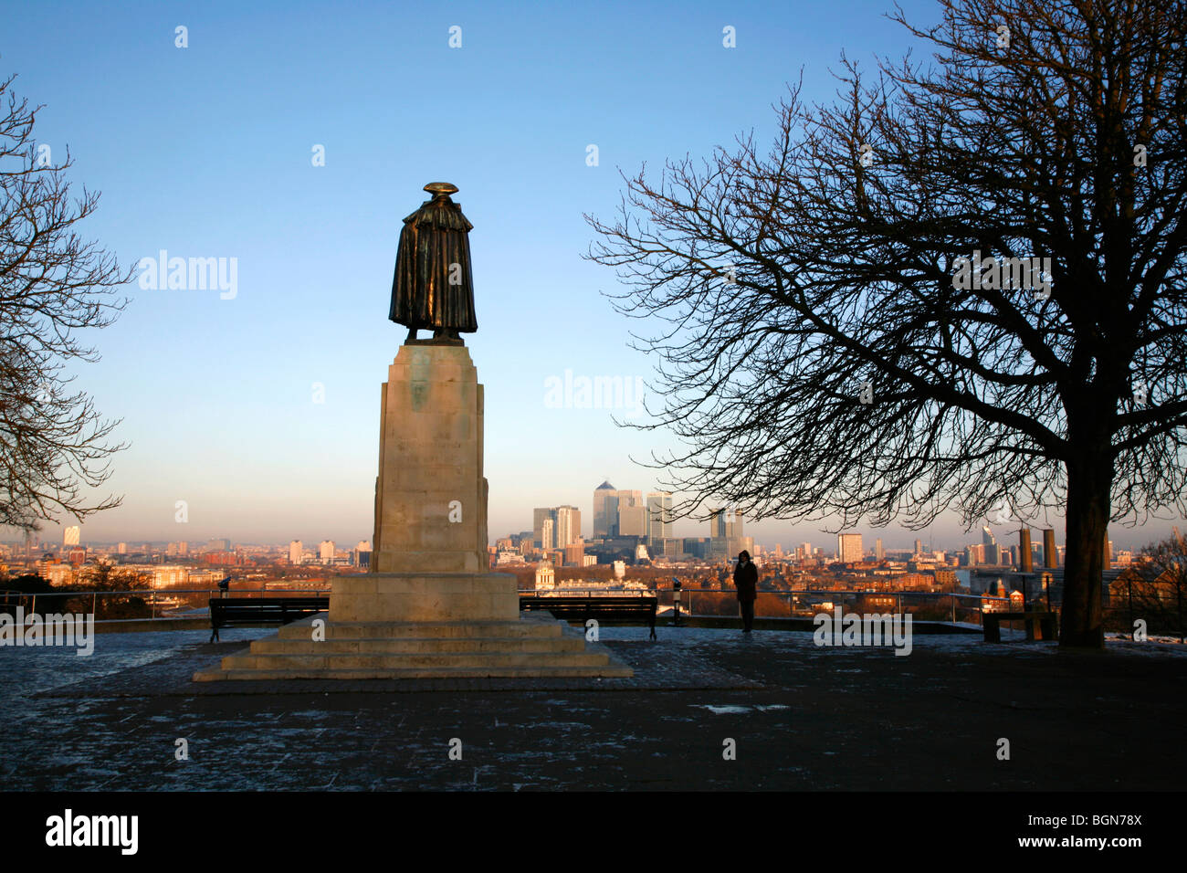 View past General Wolfe statue in Greenwich Park to Canary Wharf ...