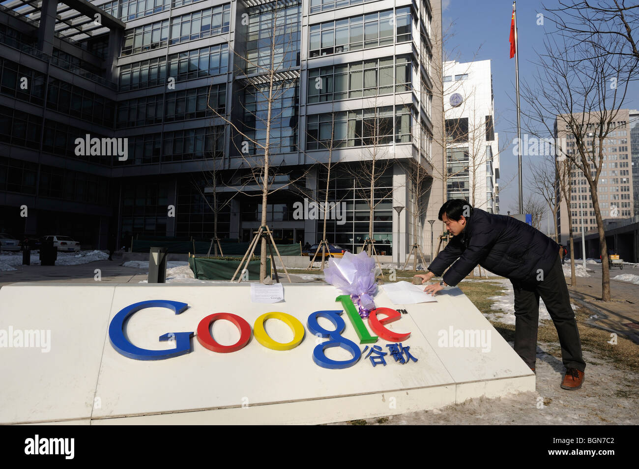 A man puts a note with "Google Freedom" on the signboard of China's ...