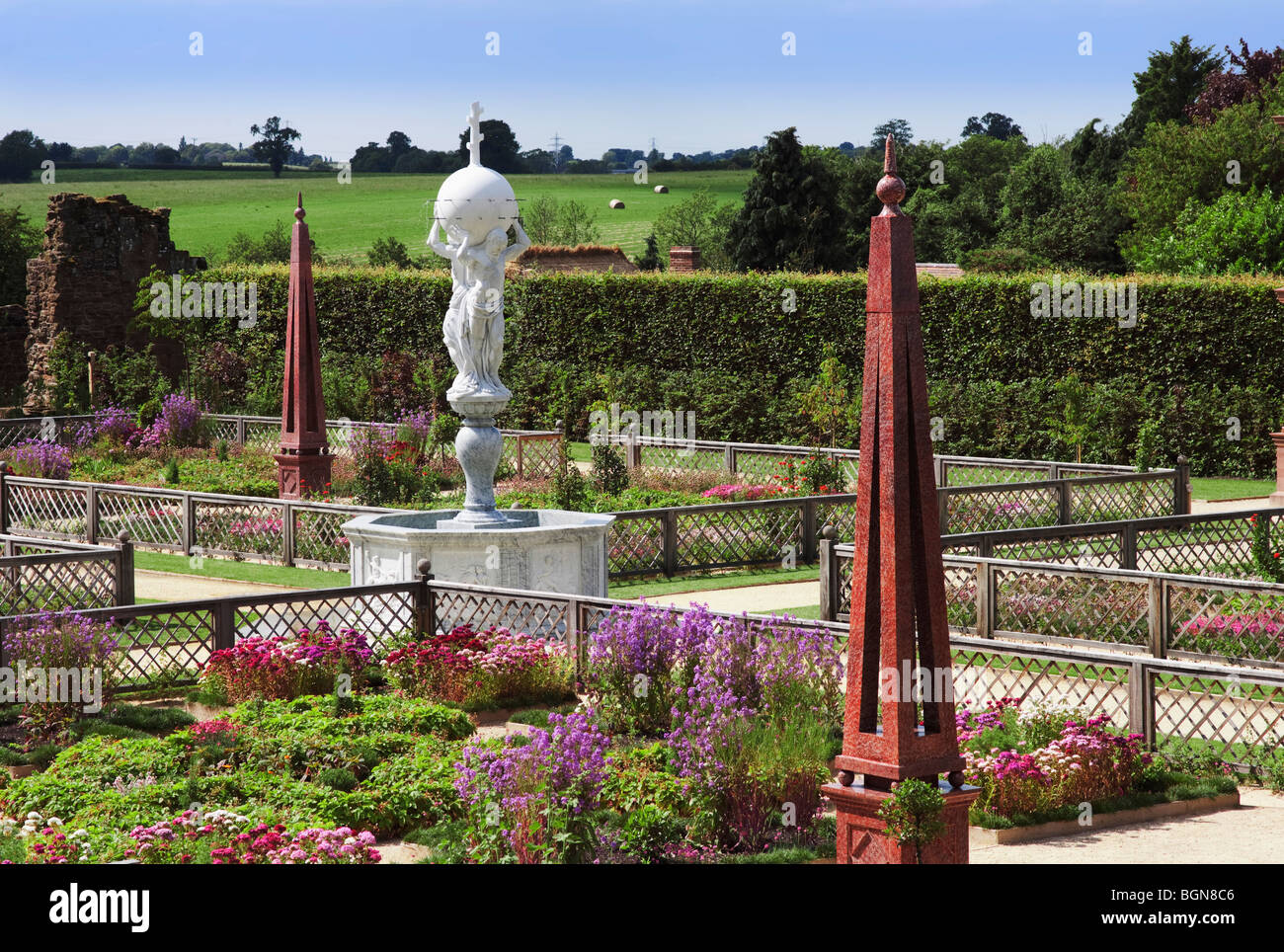 the elizabethan garden at kenilworth castle warwickshire the midlands ...