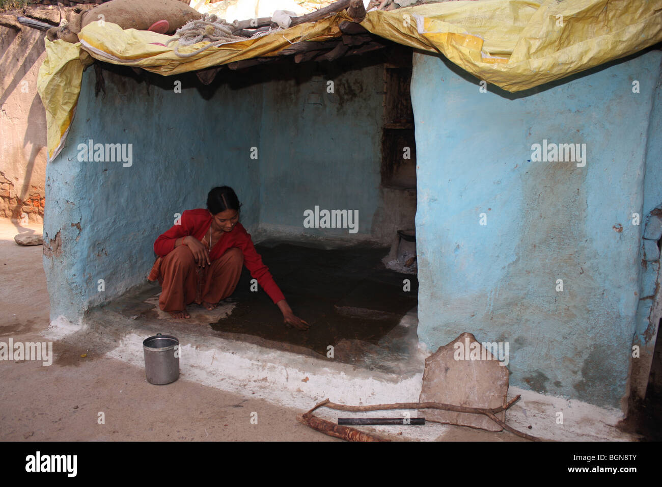 woman sealing floor with cow dung khajuraho northern india Stock Photo ...