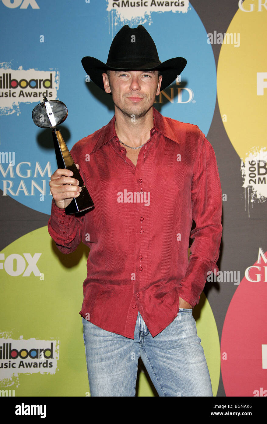 Kenny chesney 2006 billboard music hi-res stock photography and images ...