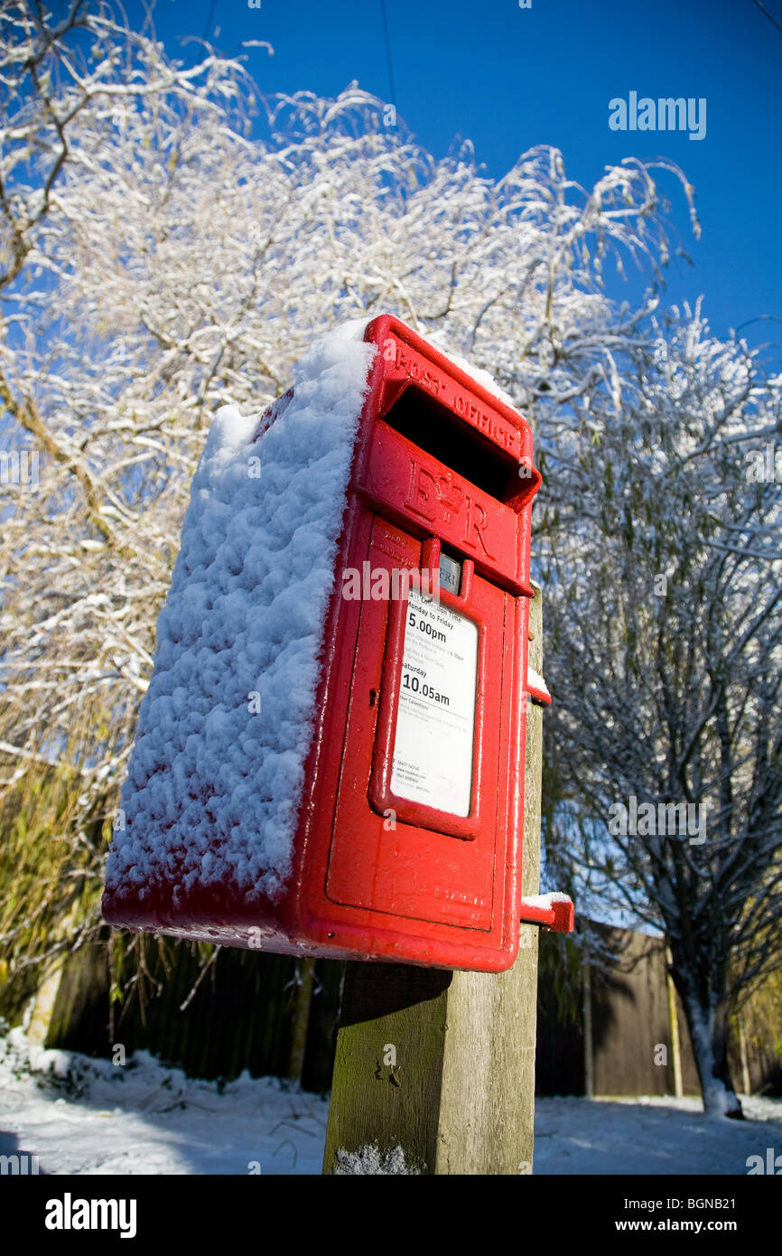 Red post box collection time hi-res stock photography and images - Alamy