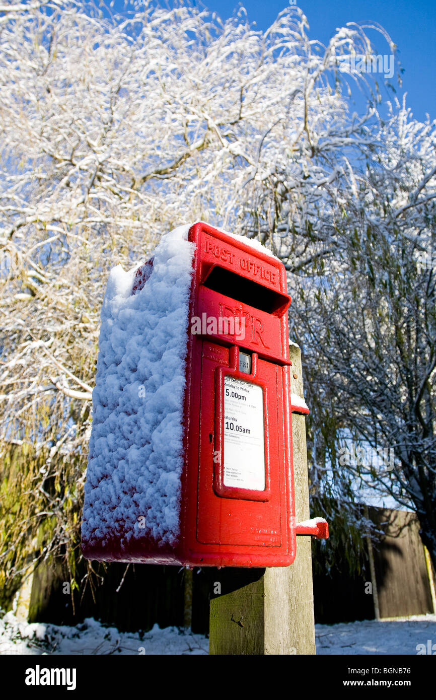 Letter box snow winter hi-res stock photography and images - Alamy