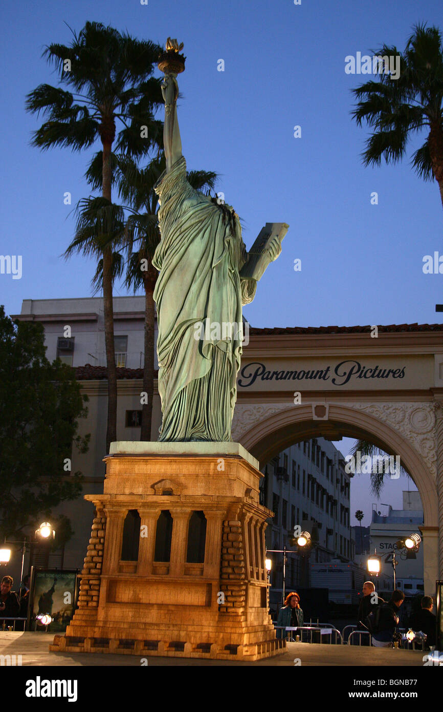 STATUE OF LIBERTY CLOVERFIELD PREMIERE PARAMOUNT STUDIOS HOLLYWOOD LOS ...