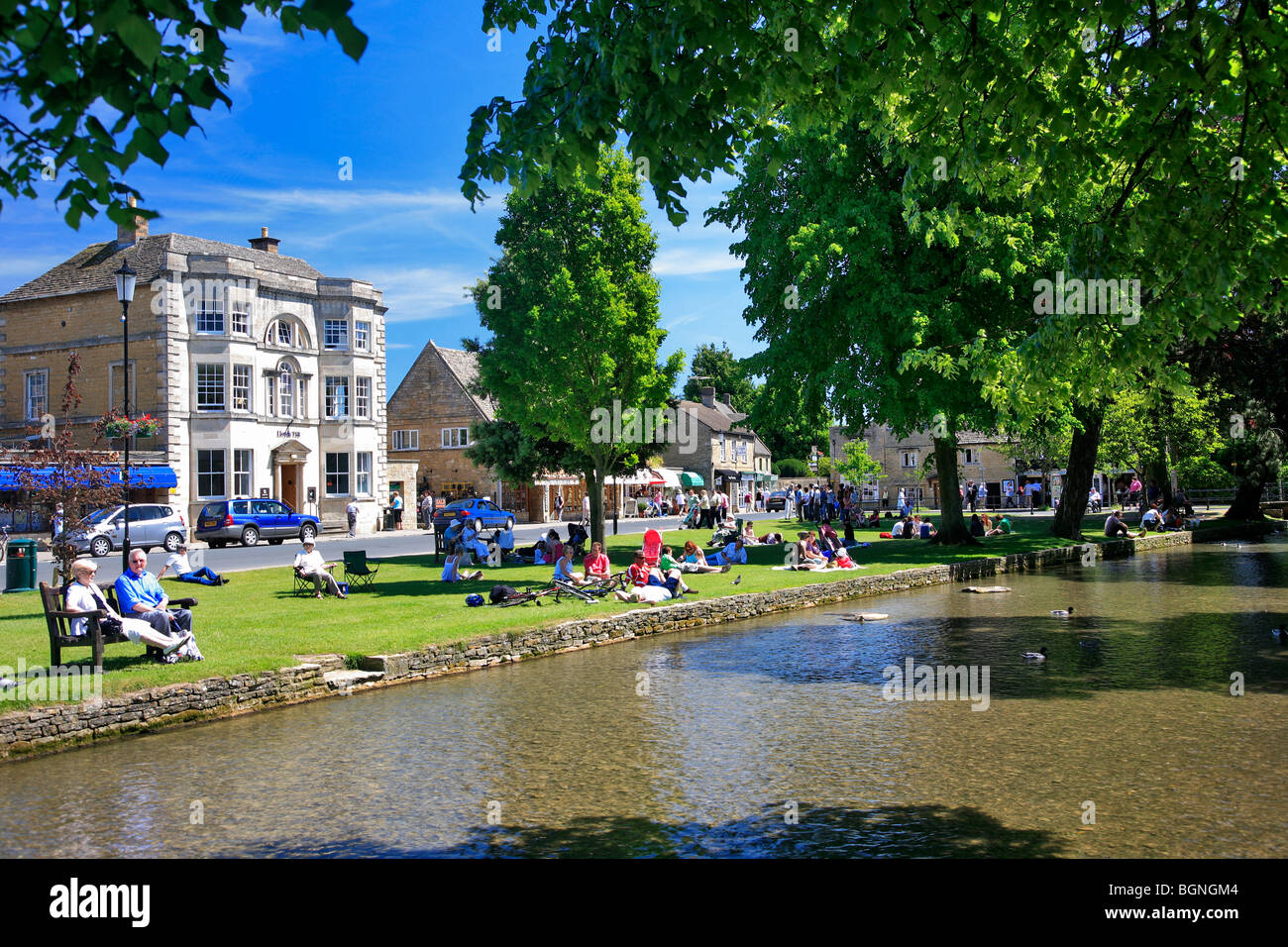 River Windrush Bourton on the Water village Gloucestershire Cotswolds ...