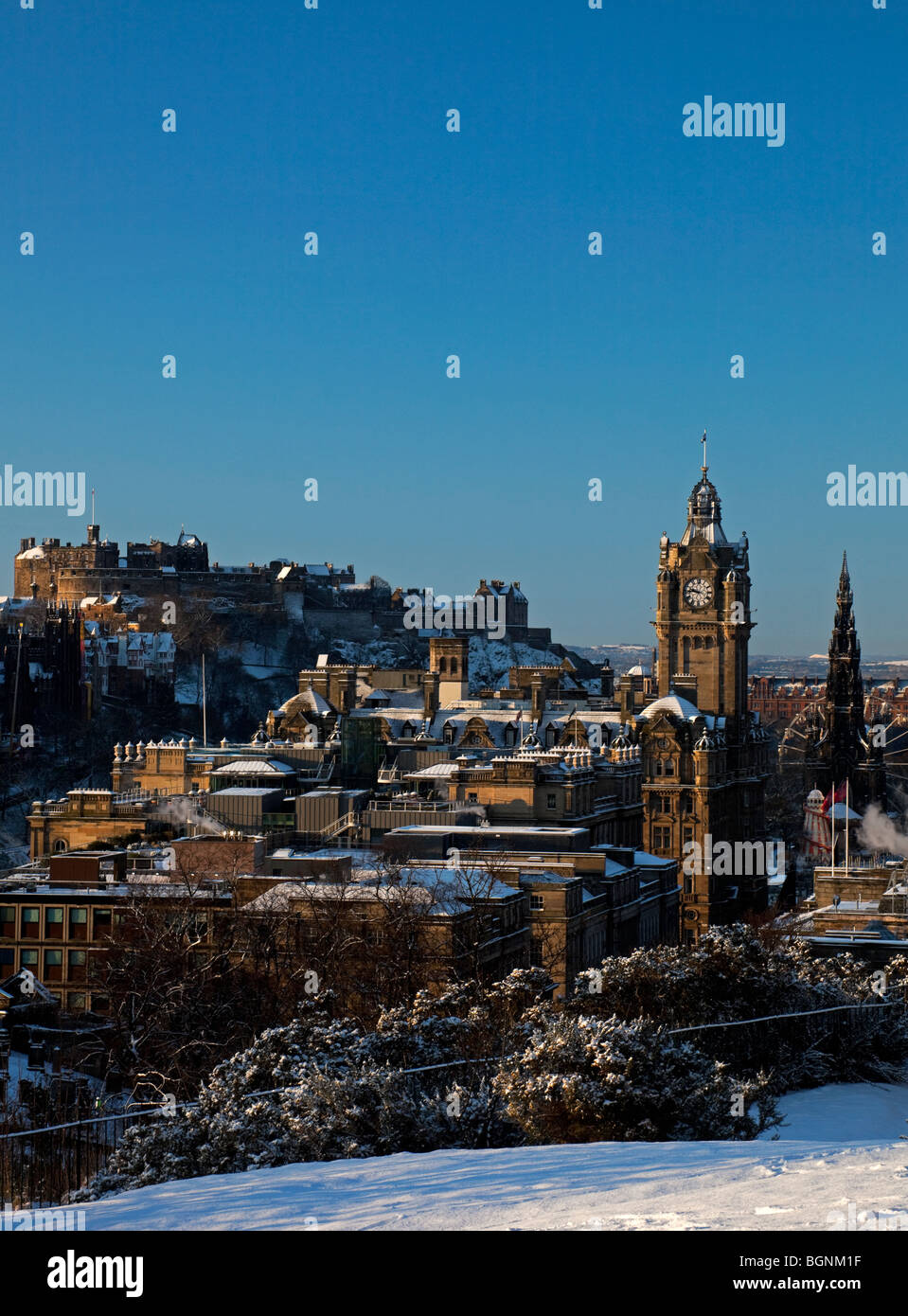 Edinburgh winter snow scene hi-res stock photography and images - Alamy