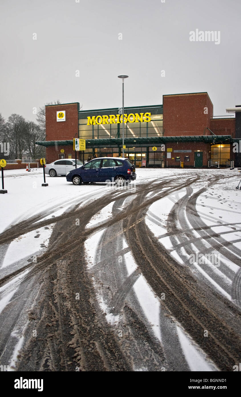 Few customers in icy conditions at Morrisons supermarket, Whitefield ...