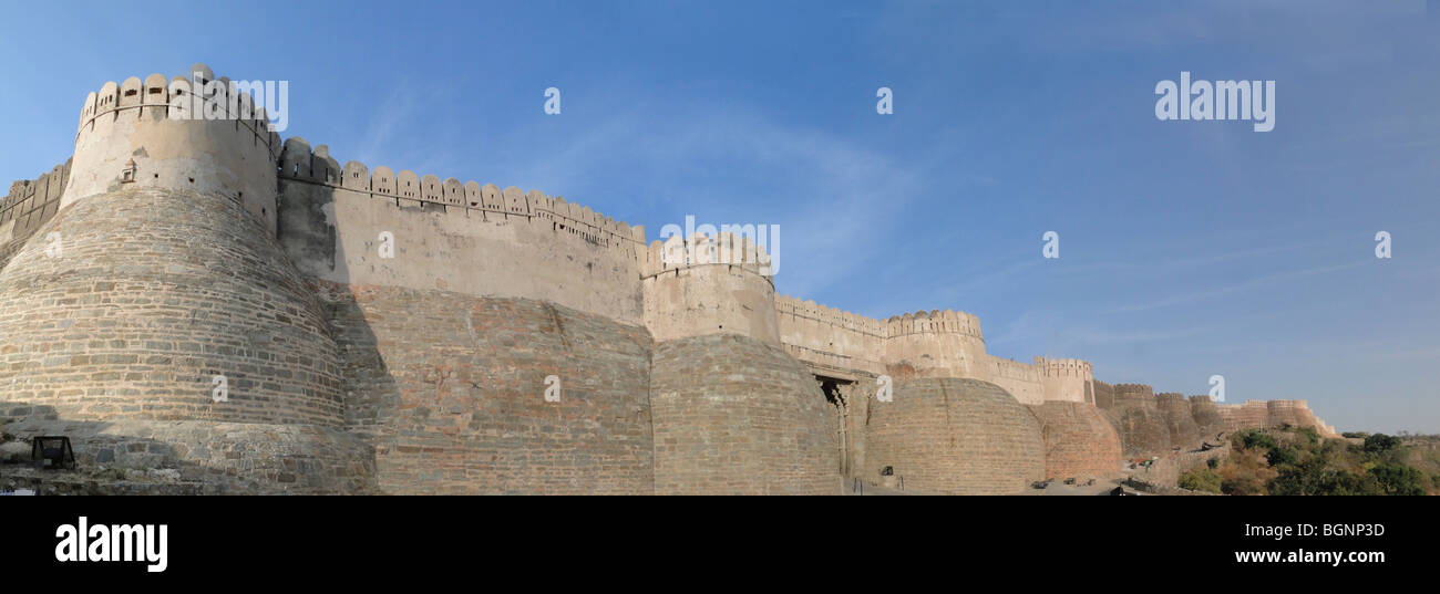 Panorama, Castle walls of Kumbhalgarh Fort in Rajasthan, India, Asia ...