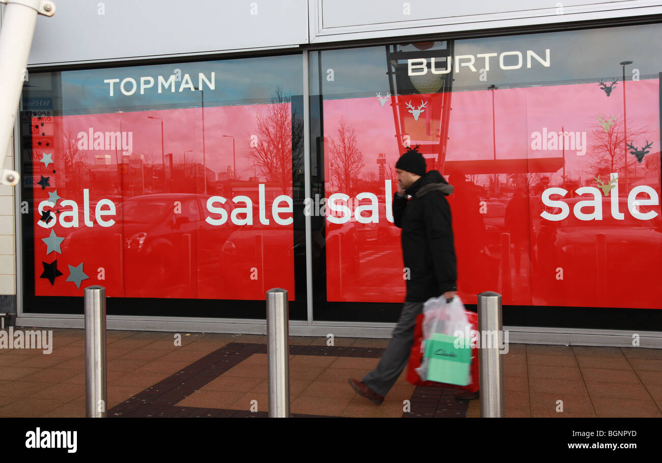 Shoppers at the Sales Stock Photo - Alamy