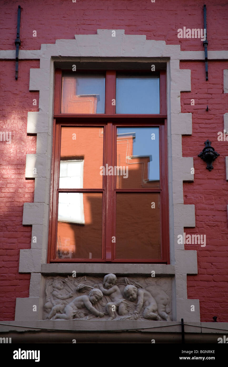 Buidling front with window hi-res stock photography and images - Alamy