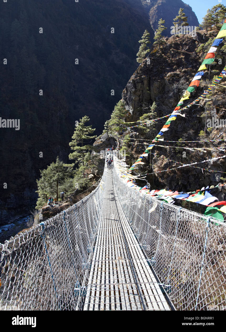 Rope bridge mountains hi-res stock photography and images - Alamy