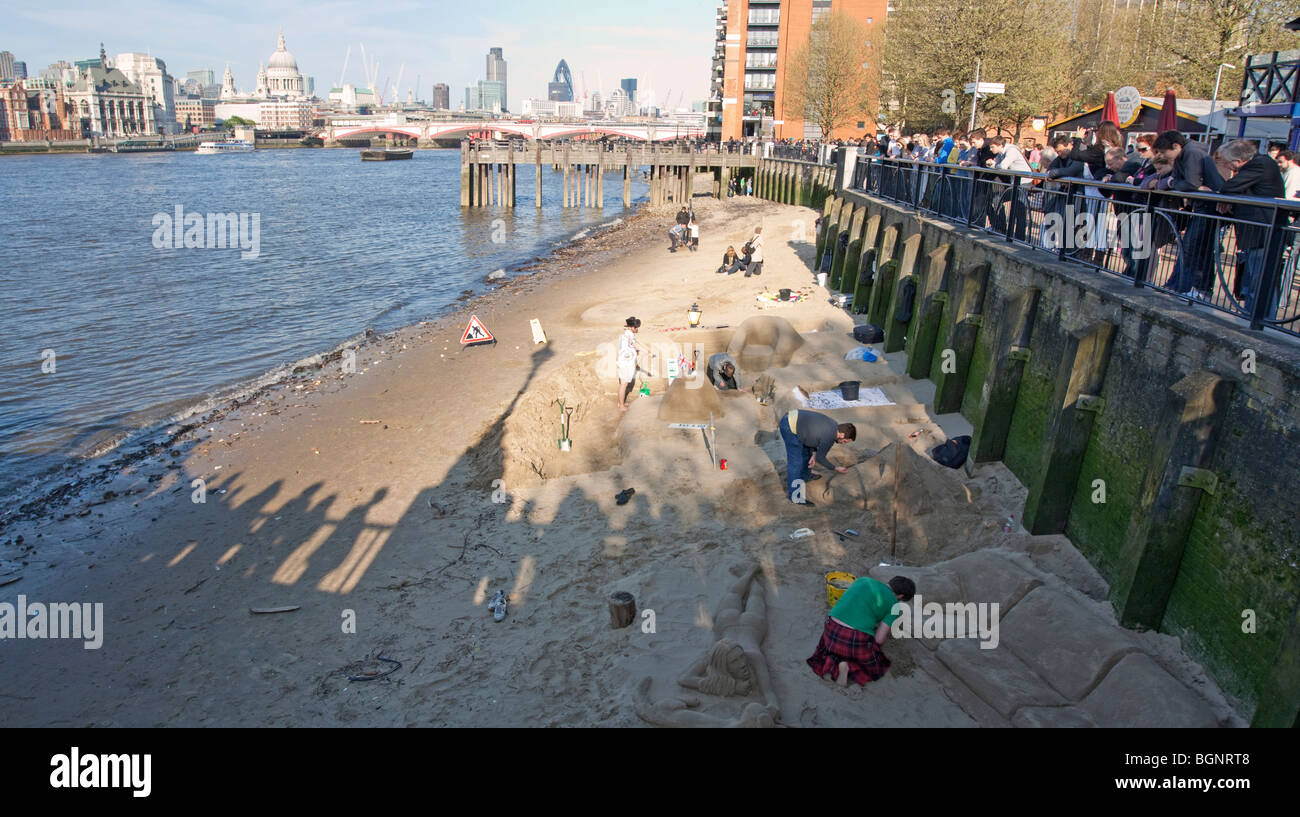 River thames beach hi-res stock photography and images - Alamy