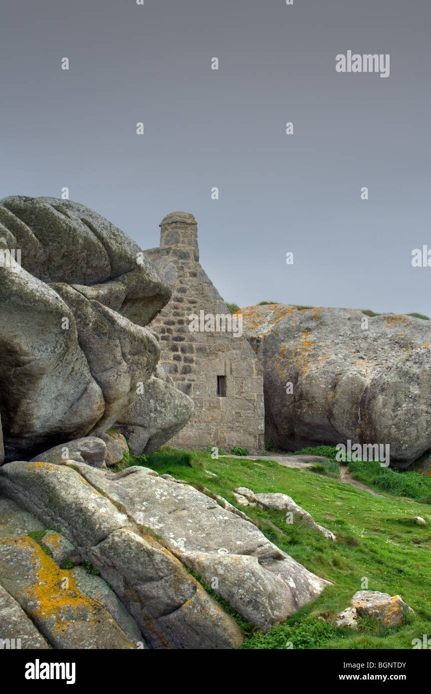 Wedged between rocks hi-res stock photography and images - Alamy