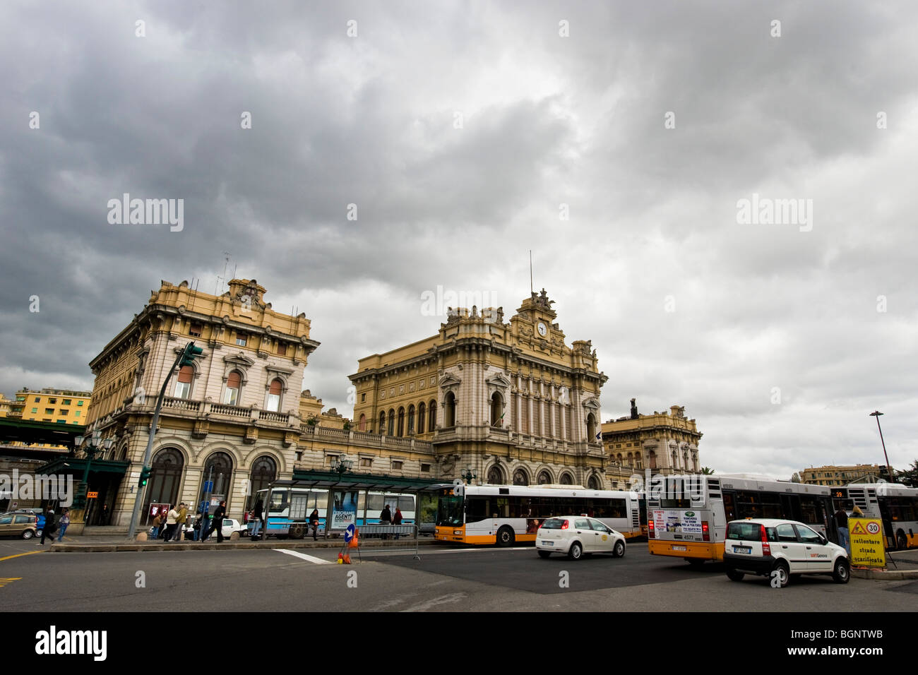 Genoa station hi-res stock photography and images - Alamy