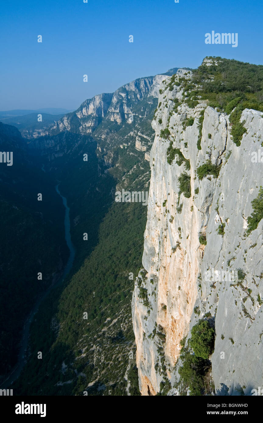 The steep limestone cliff faces of the canyon Gorges du Verdon / Verdon ...