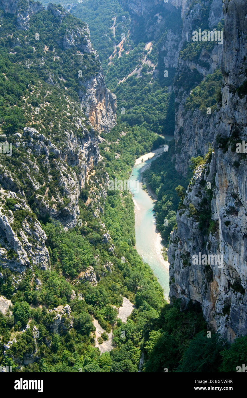 The steep limestone cliff faces of the canyon Gorges du Verdon / Verdon ...