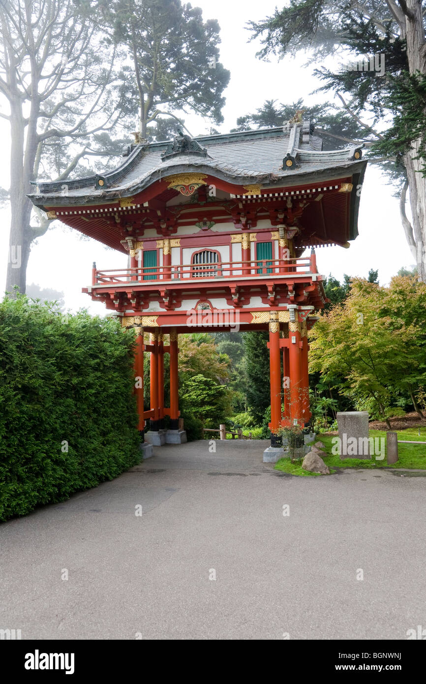 Temple Gate - Japanese Tea Garden, Golden Gate Park, San Francisco in ...