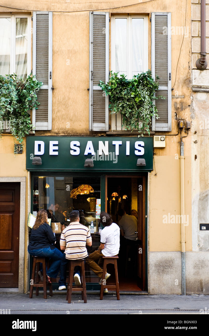 Daily life milan italy hi-res stock photography and images - Alamy